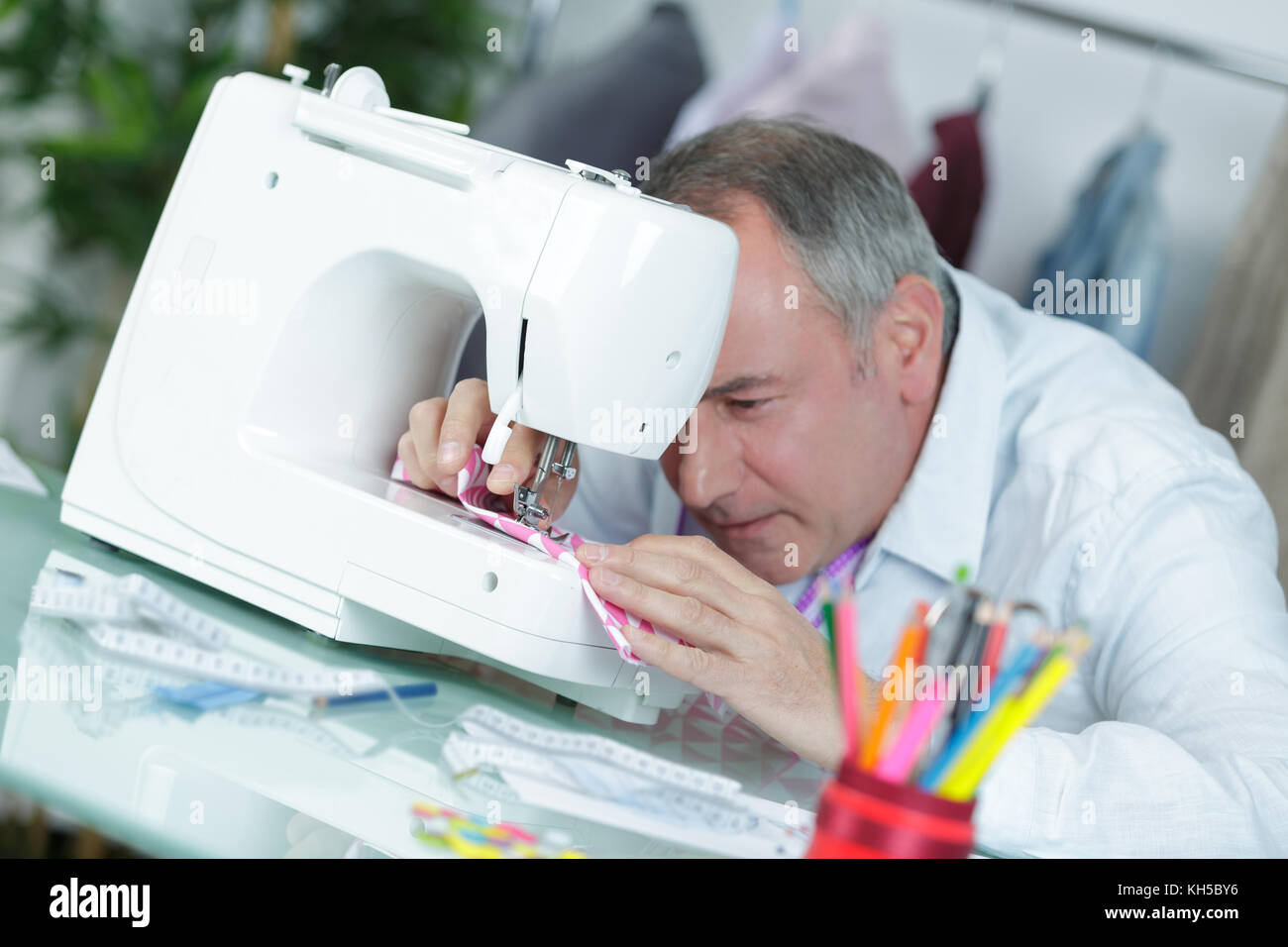 tailor with sewing machine Stock Photo - Alamy