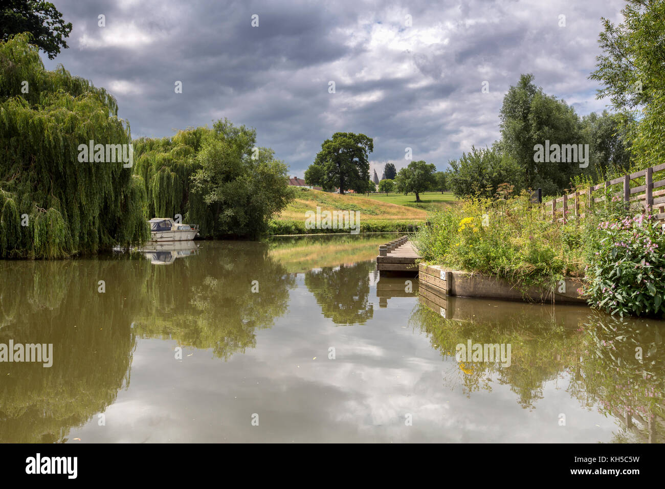 Teston Lock, Teston Bridge Country Park, Teston, Maidstone Stock Photo ...