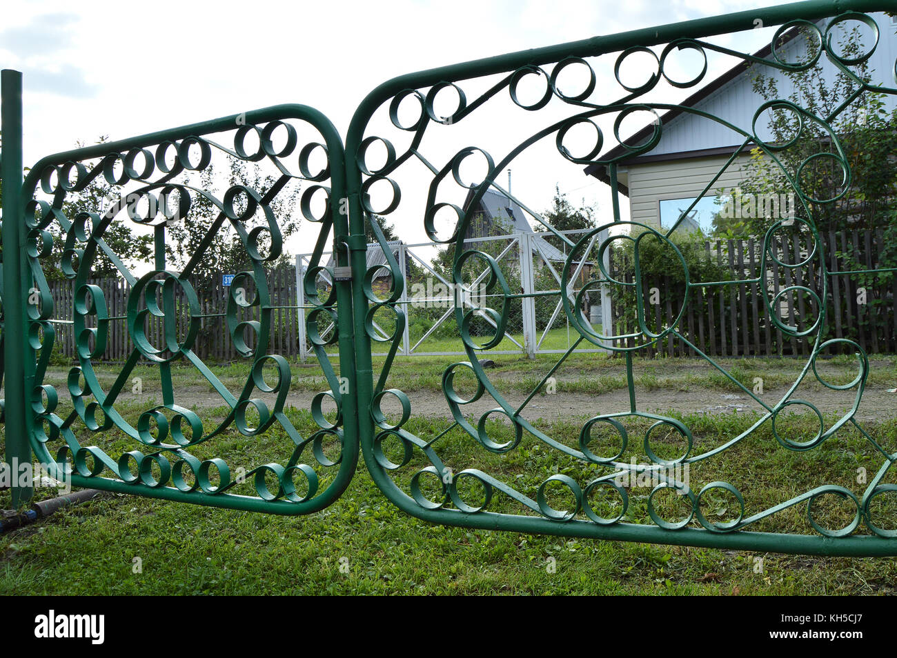 Metal Garden Gates High Resolution Stock Photography and Images - Alamy