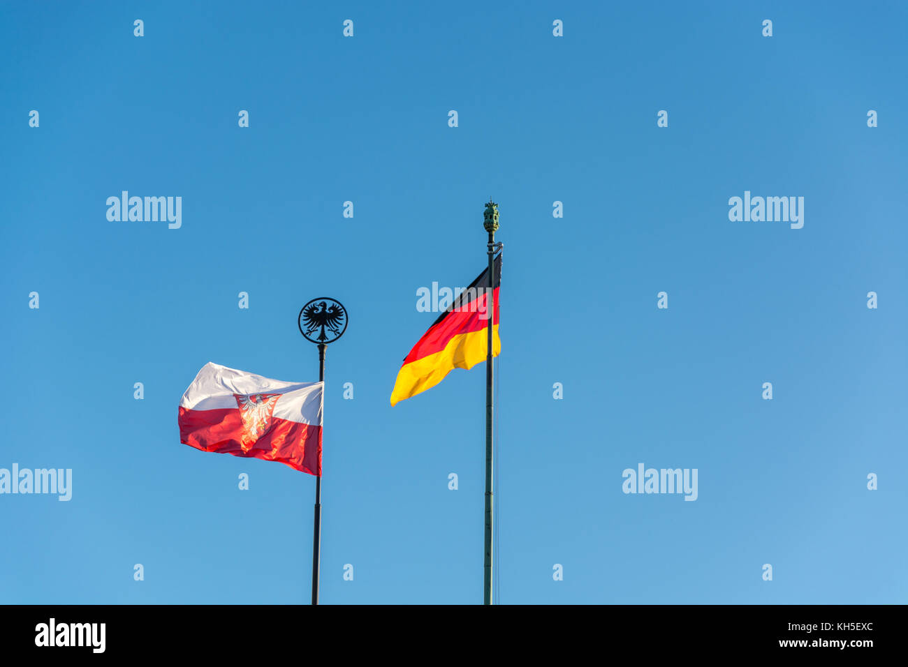 German and Frankfurt flag above the Festhalle at the exhibition center ...