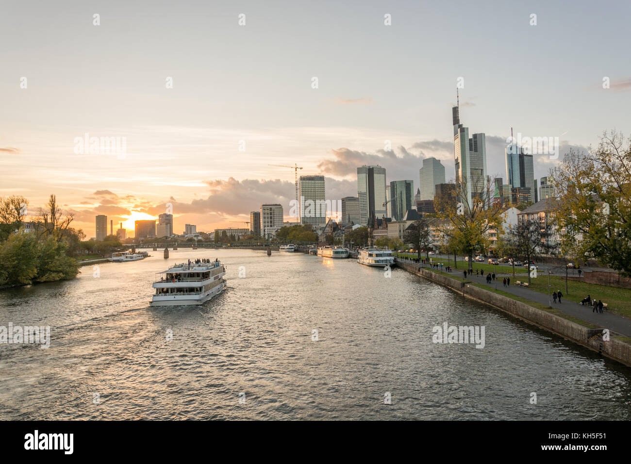 Skyline of frankfurt at sunset hi-res stock photography and images - Alamy