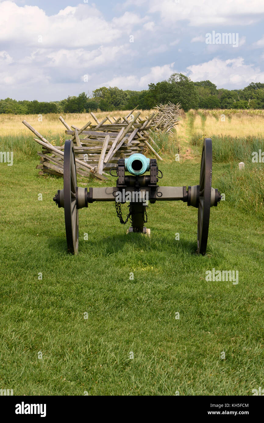 A cannon stands in memorial of the Battle of Gettysburg, Gettysburg ...