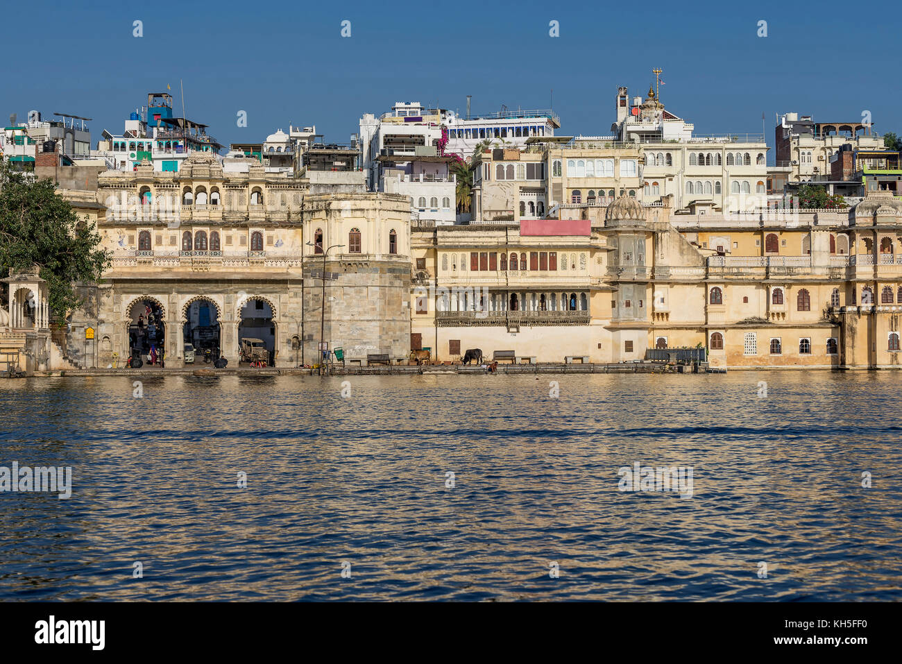 Gangaur Ghat from Lake Pichola in the evening light, Udaipur, Rajasthan ...