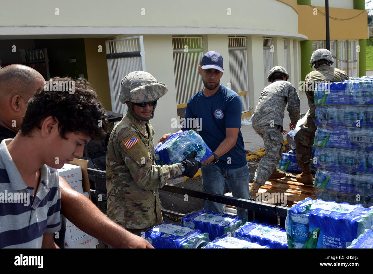 U.S. Army reservists with the 1st Mission Support Command and emergency ...