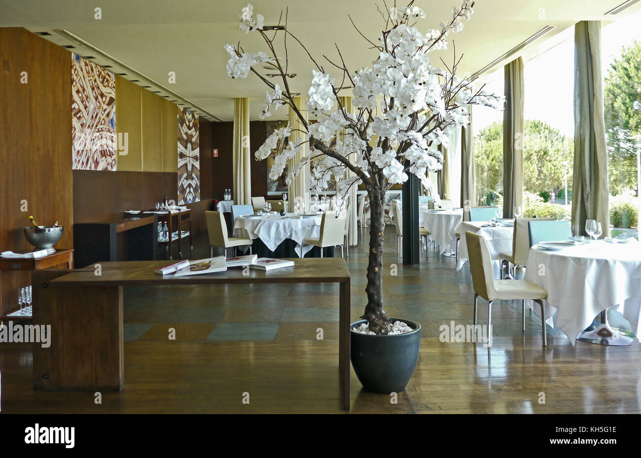Restaurant eleven lisbon hi-res stock photography and images - Alamy
