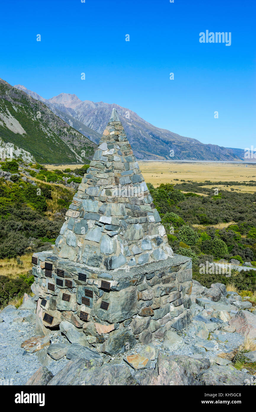 Memorial pyramid in the Mount Cook National Park, South Island, New ...