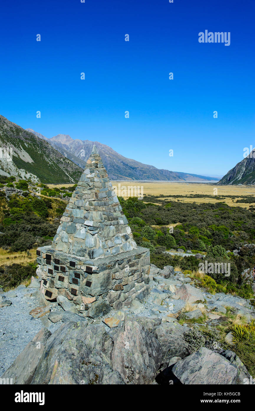 Memorial pyramid in the Mount Cook National Park, South Island, New ...