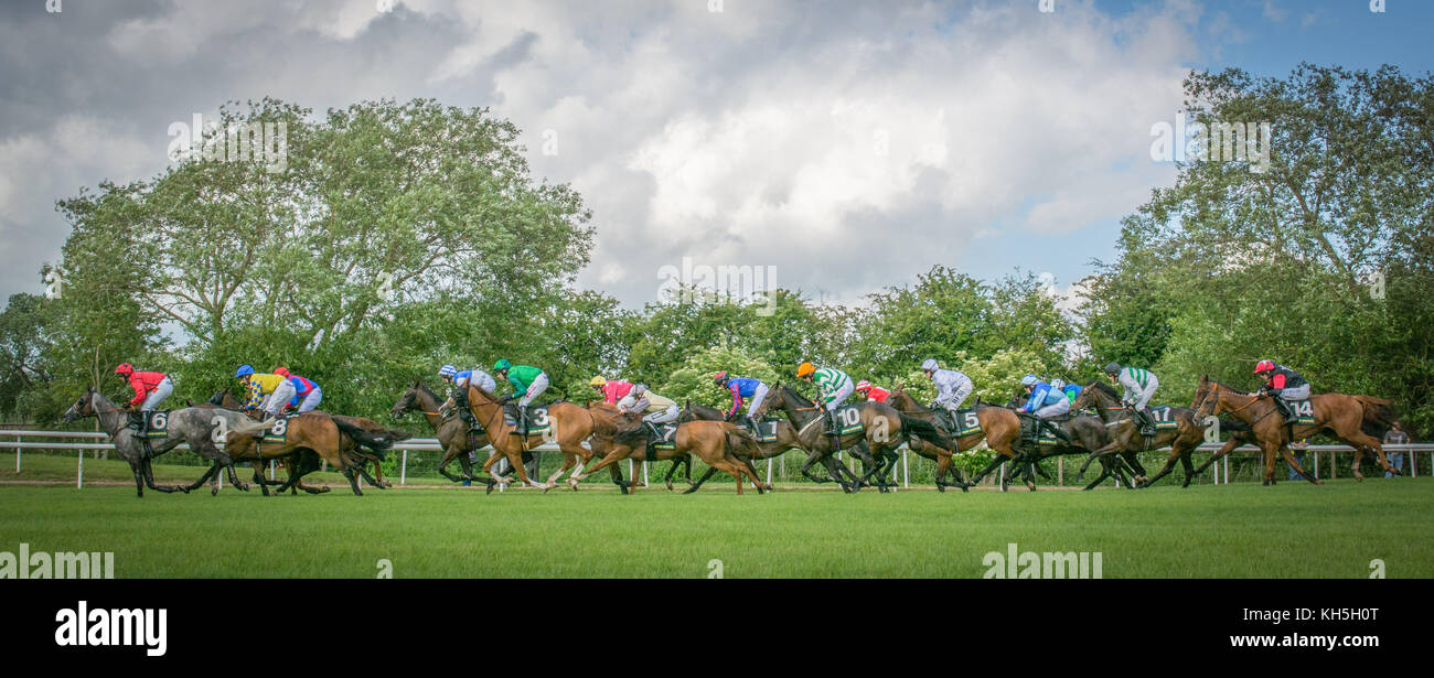 Uttoxeter racecourse hi-res stock photography and images - Alamy