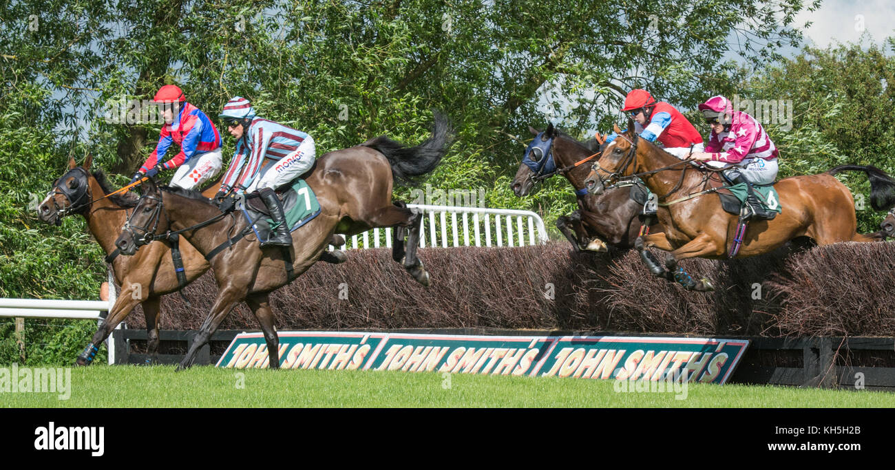 Uttoxeter racecourse hi-res stock photography and images - Alamy