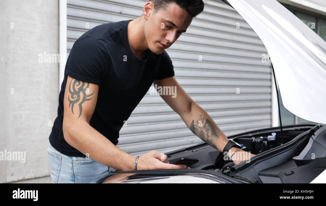 Fix the car hi-res stock photography and images - Alamy