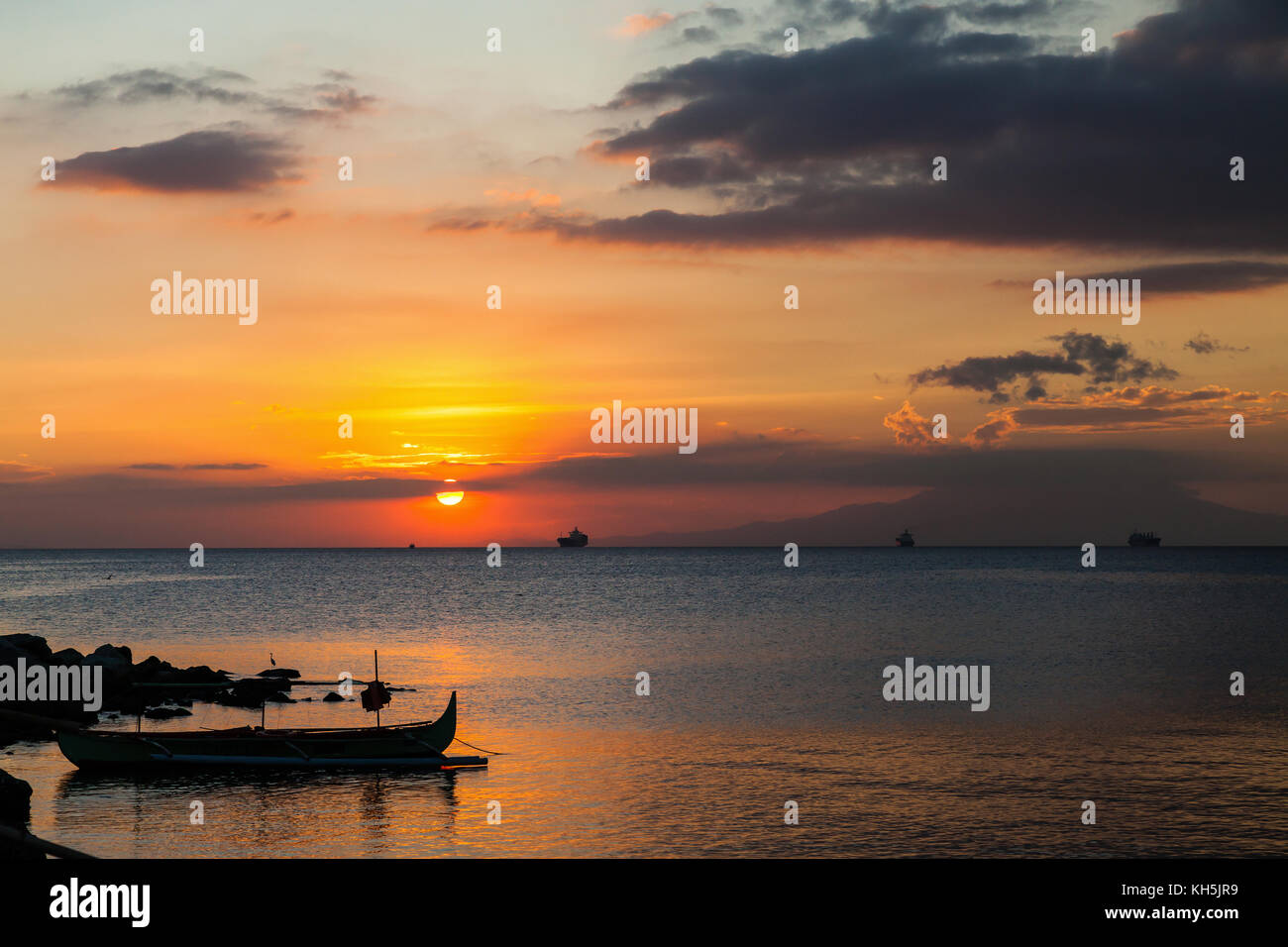 Philippines luzon island manila bay hi-res stock photography and images ...