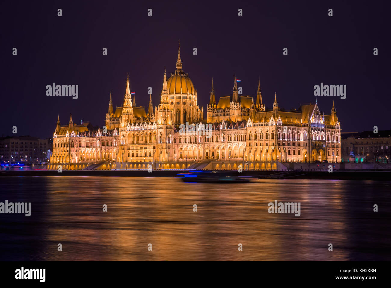 Dusk lighting front building hi-res stock photography and images - Alamy