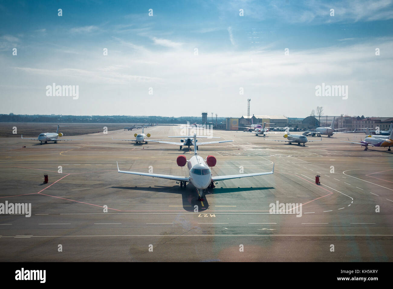 Aircraft cargo terminals hi-res stock photography and images - Alamy