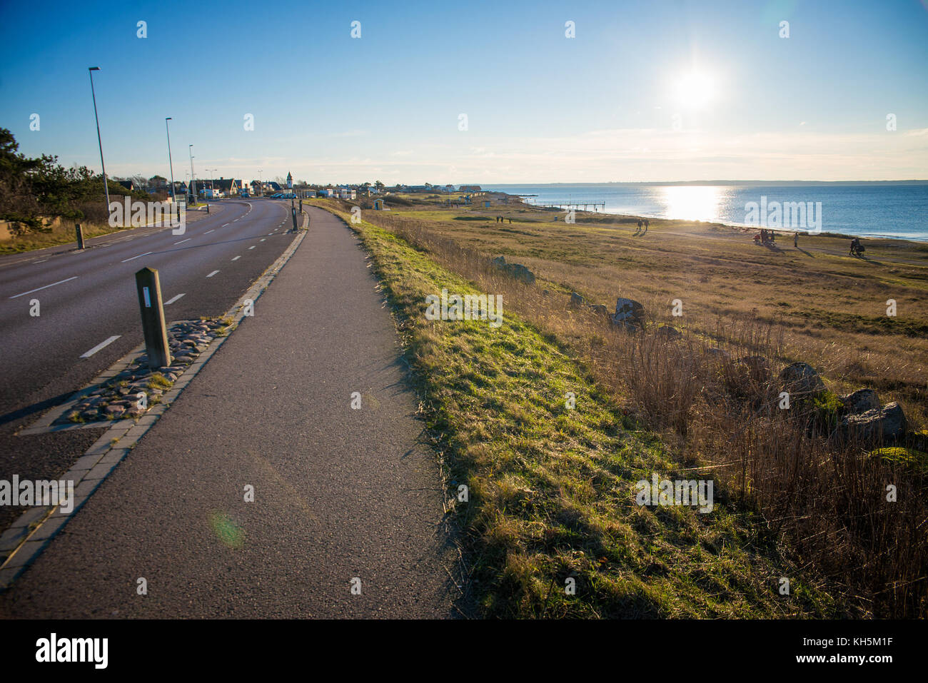 Asphalt road to city hi-res stock photography and images - Alamy