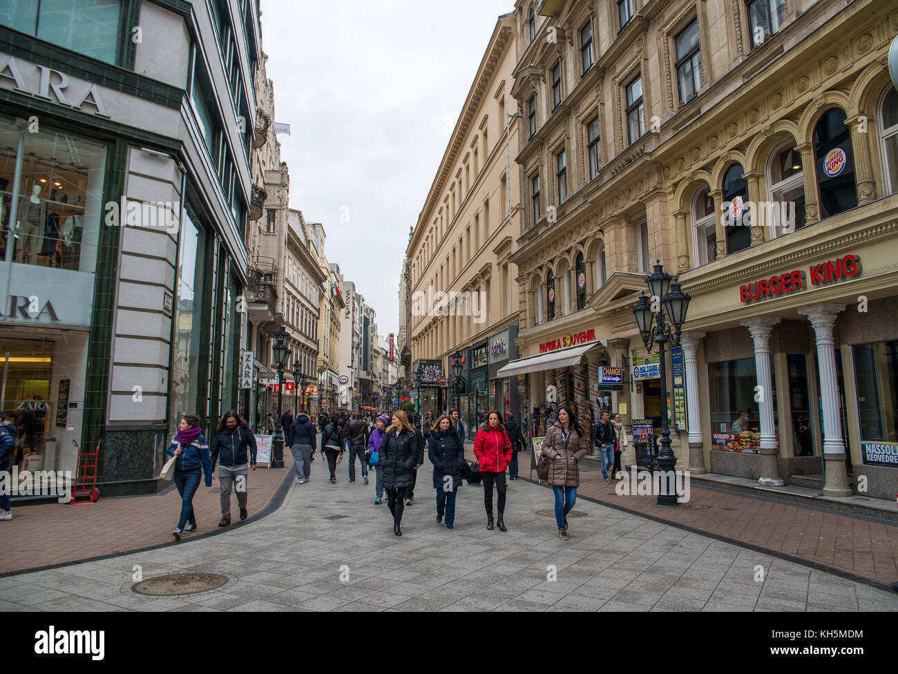 Budapest street people hi-res stock photography and images - Alamy