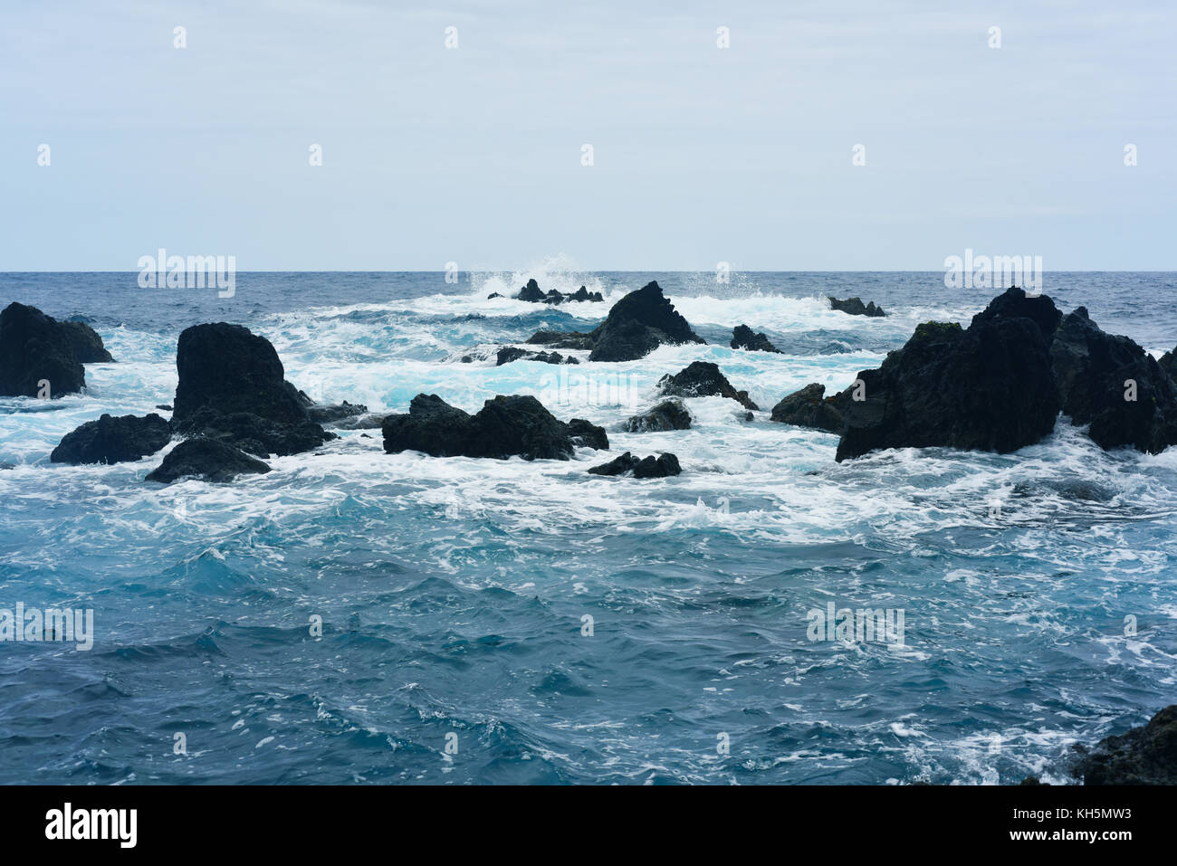 Blue atlantic ocean waves wild hi-res stock photography and images - Alamy