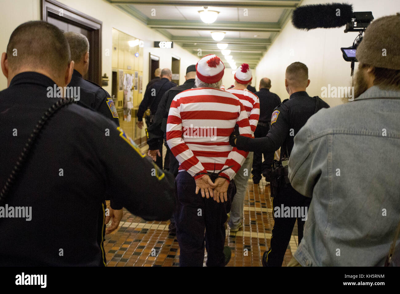 Waldo character hi-res stock photography and images - Alamy