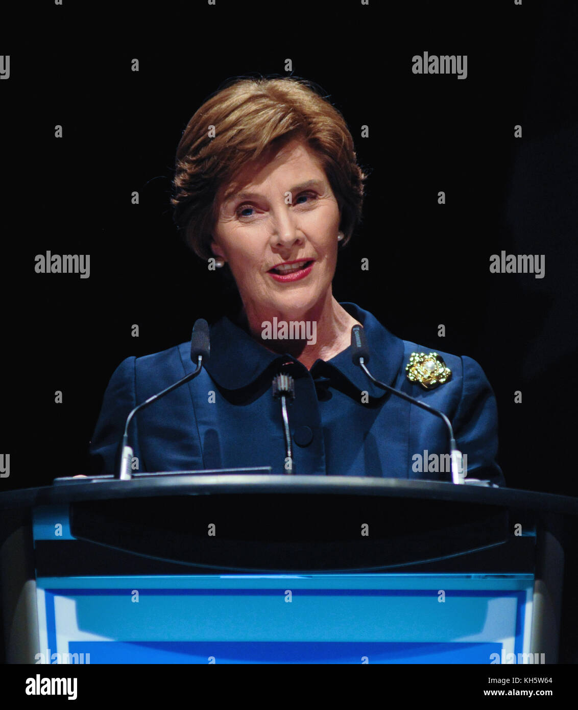 First lady laura bush hi-res stock photography and images - Alamy
