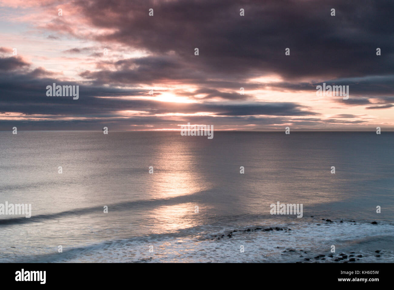 Noses Point, Seaham, County Durham, UK. 14th Nov, 2017.Sun appears ...