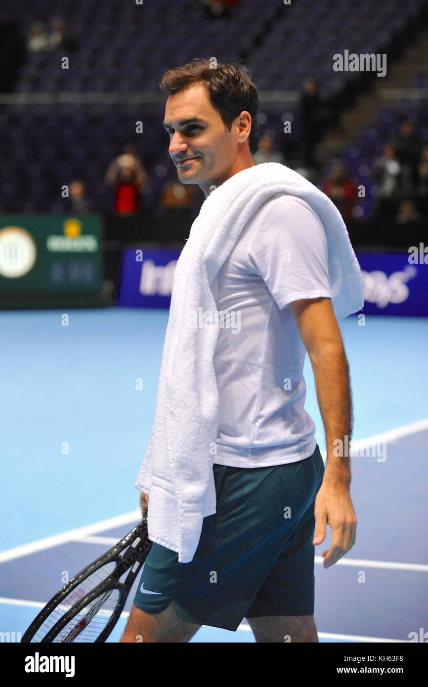 London, UK. 14th Nov, 2017. Roger Federer (SUI) walking off court after ...