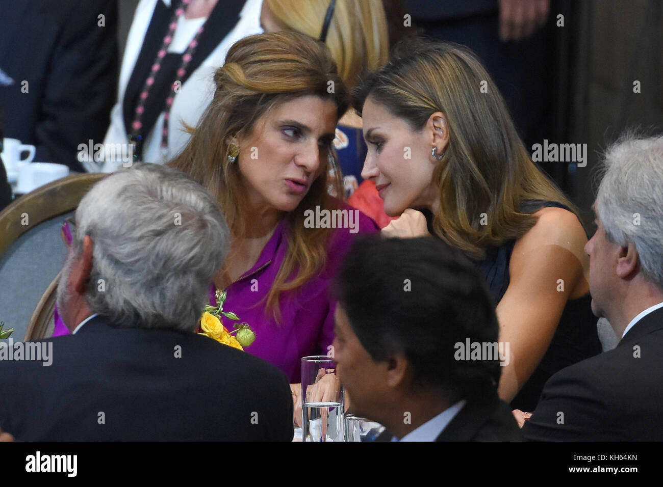 Ciudad De Mexico, Mexico. 14th Nov, 2017. Spain's Queen Letizia, right ...