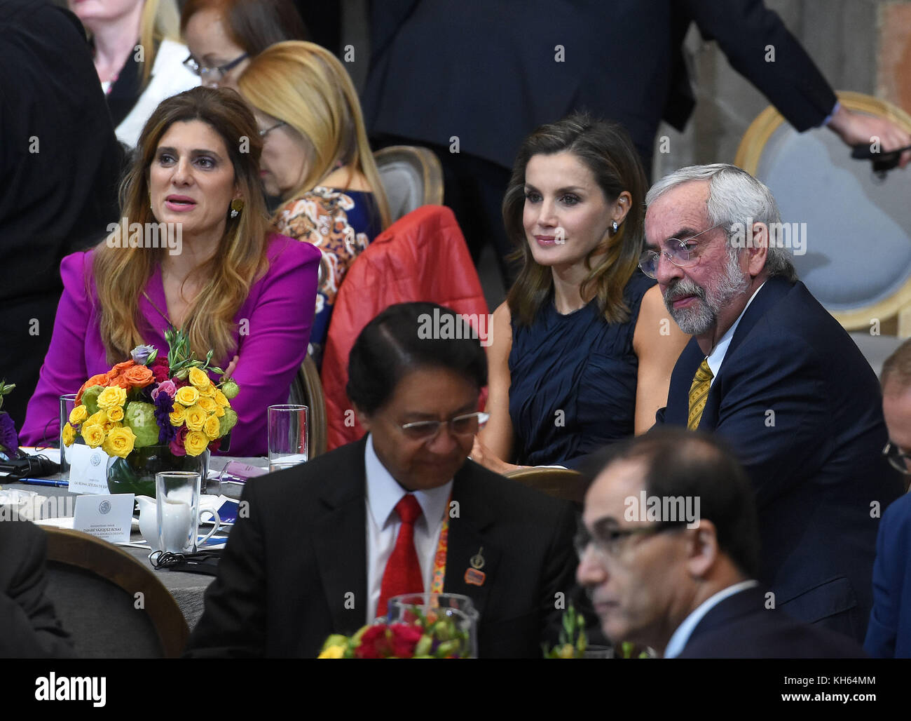 Ciudad De Mexico, Mexico. 14th Nov, 2017. Spain's Queen Letizia, right ...