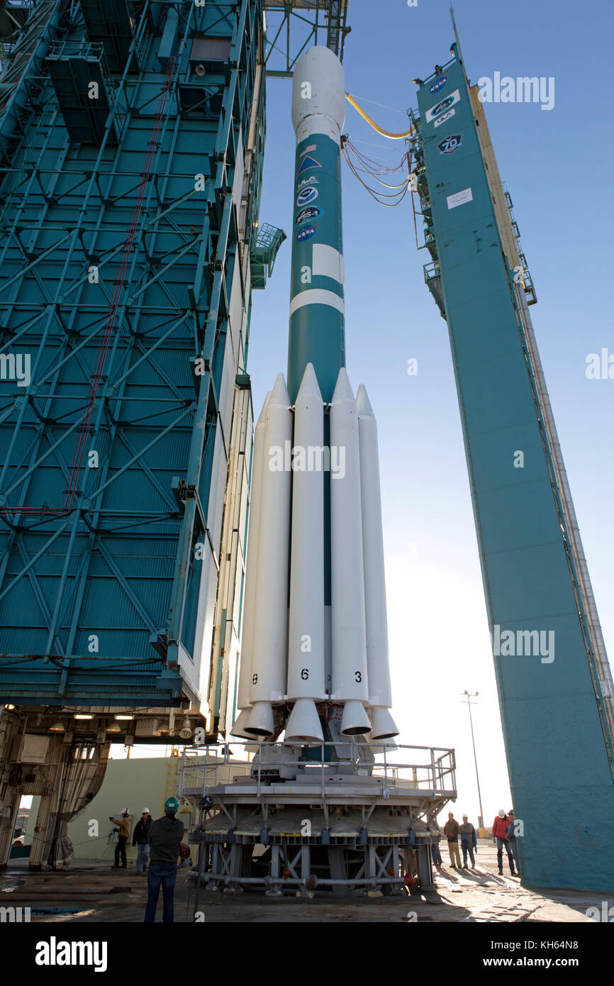 Vertical launch system hi-res stock photography and images - Alamy