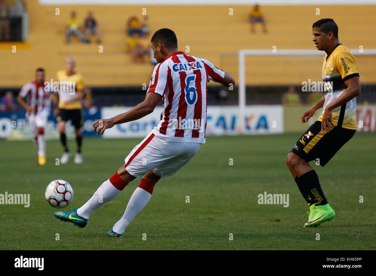 CRICIÚMA, SC - 14.11.2017: CRICIÚMA X NAUTICO - Lucão do Criciúma and ...