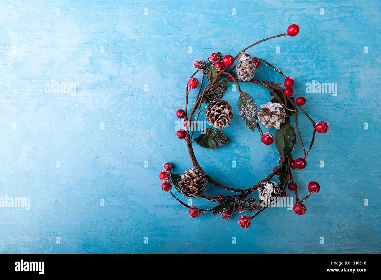 mistletoe wreath on blue background Stock Photo - Alamy