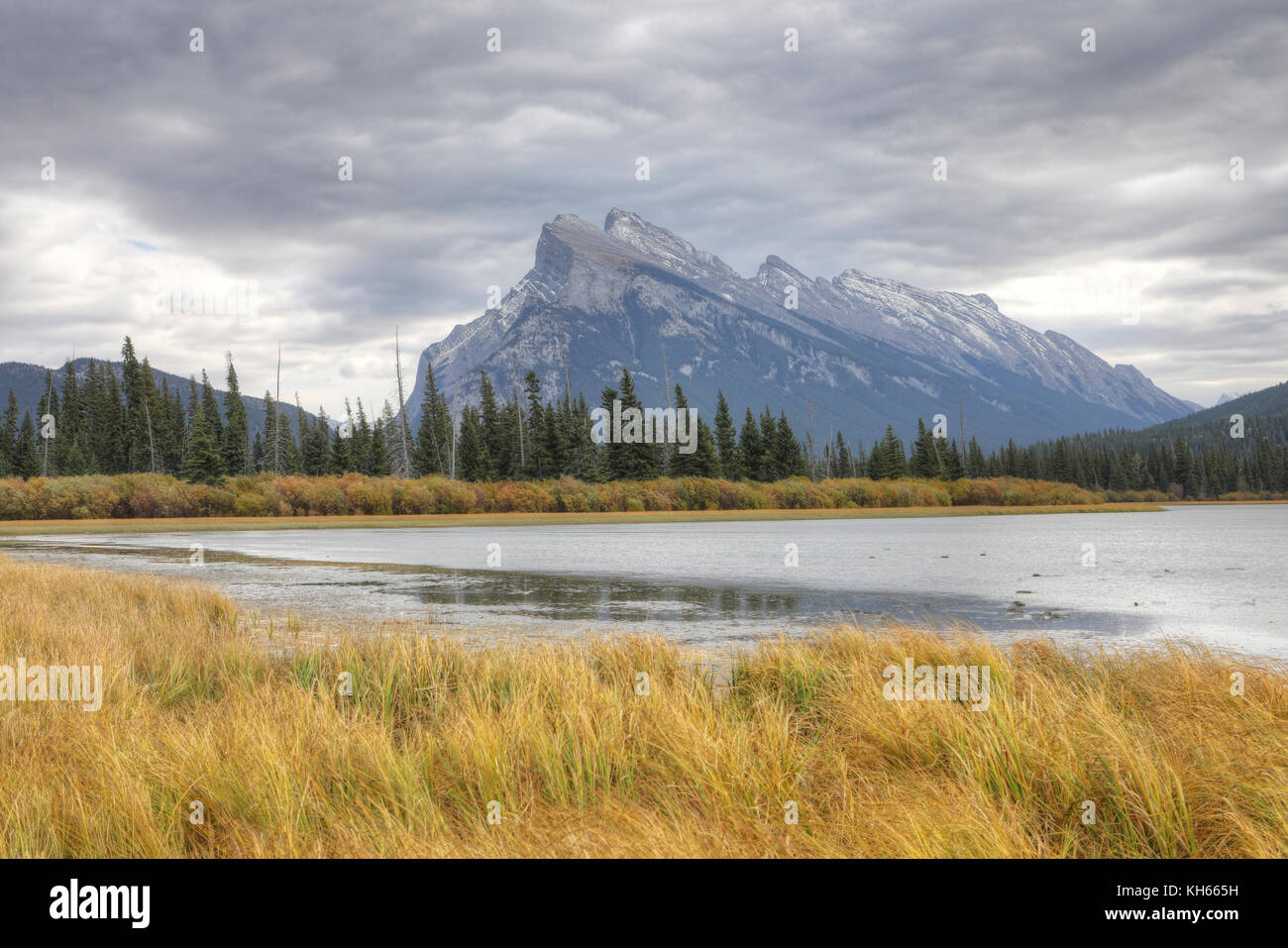 Mount rundle near banff alberta hi-res stock photography and images - Alamy