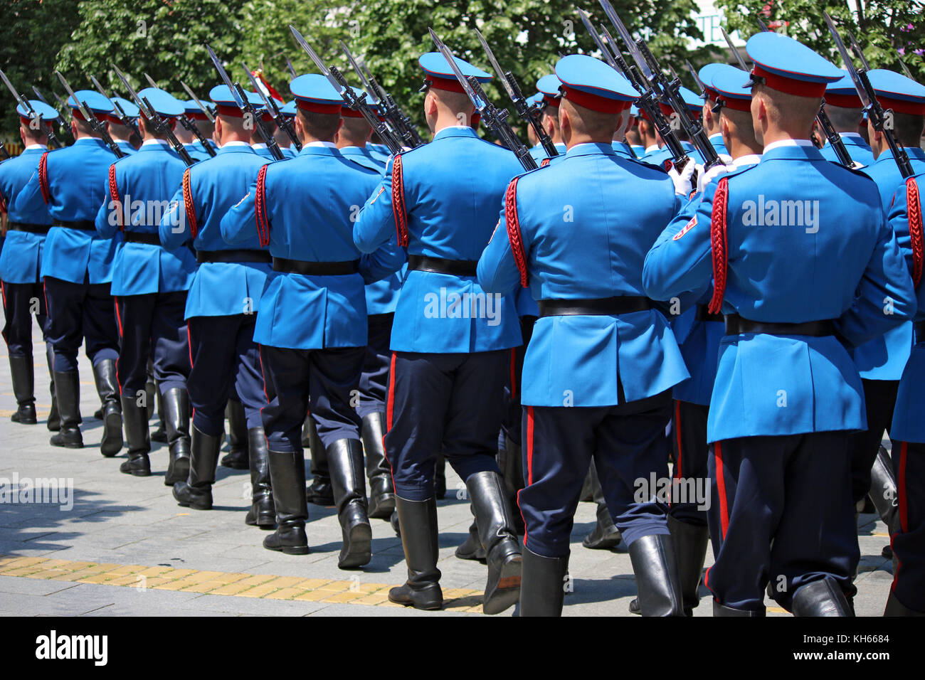 Guard soldiers marching with rifles Stock Photo - Alamy