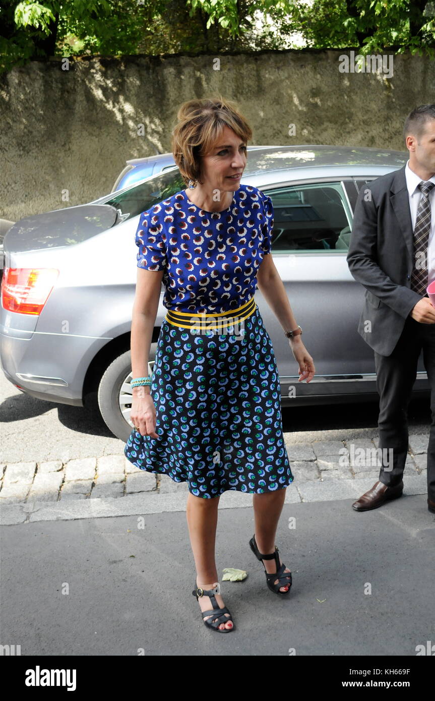 Marisol Touraine, French Minister of Health, pays visit to an EPAHD ...