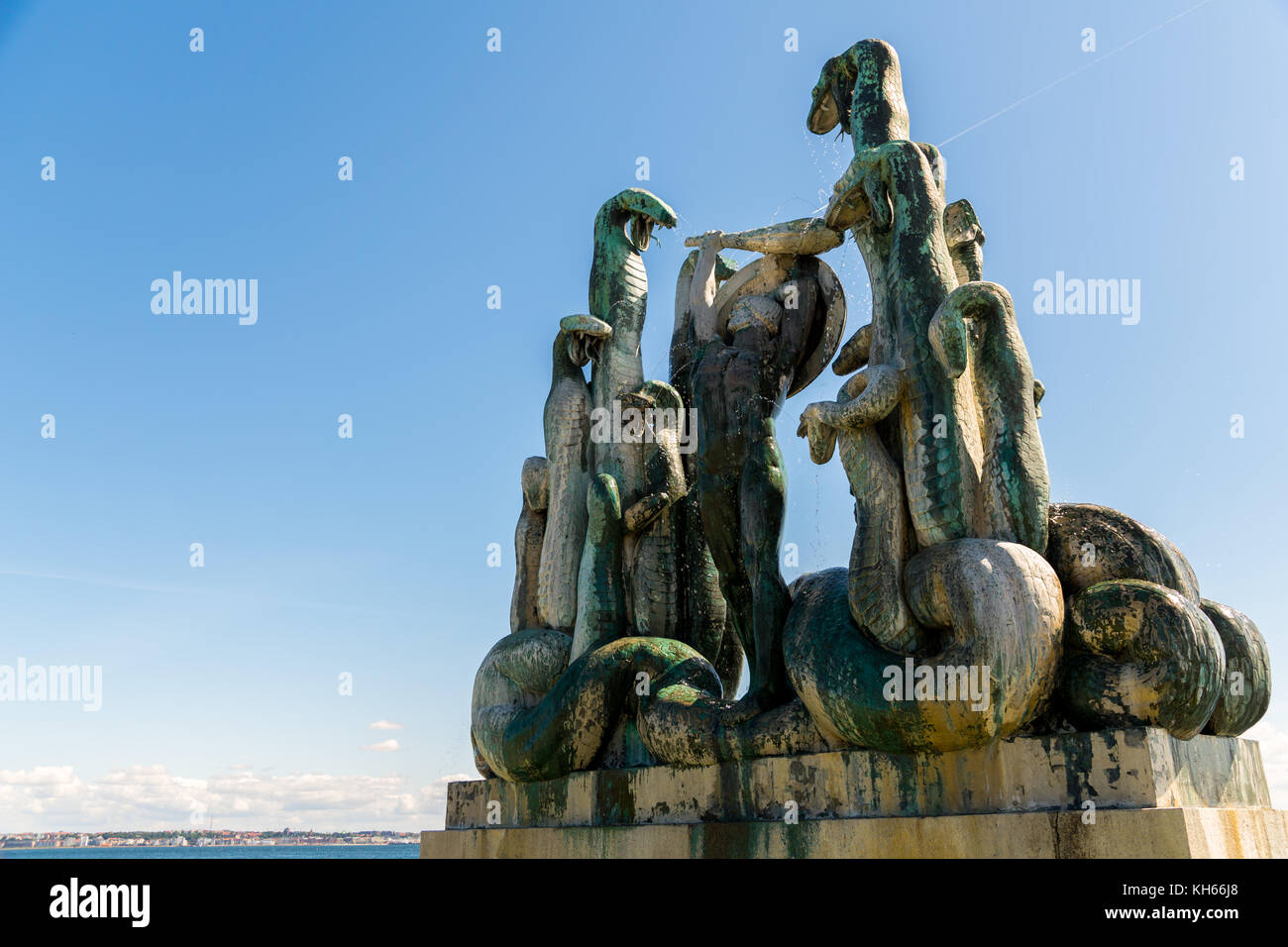 Heracles hydra hi-res stock photography and images - Alamy