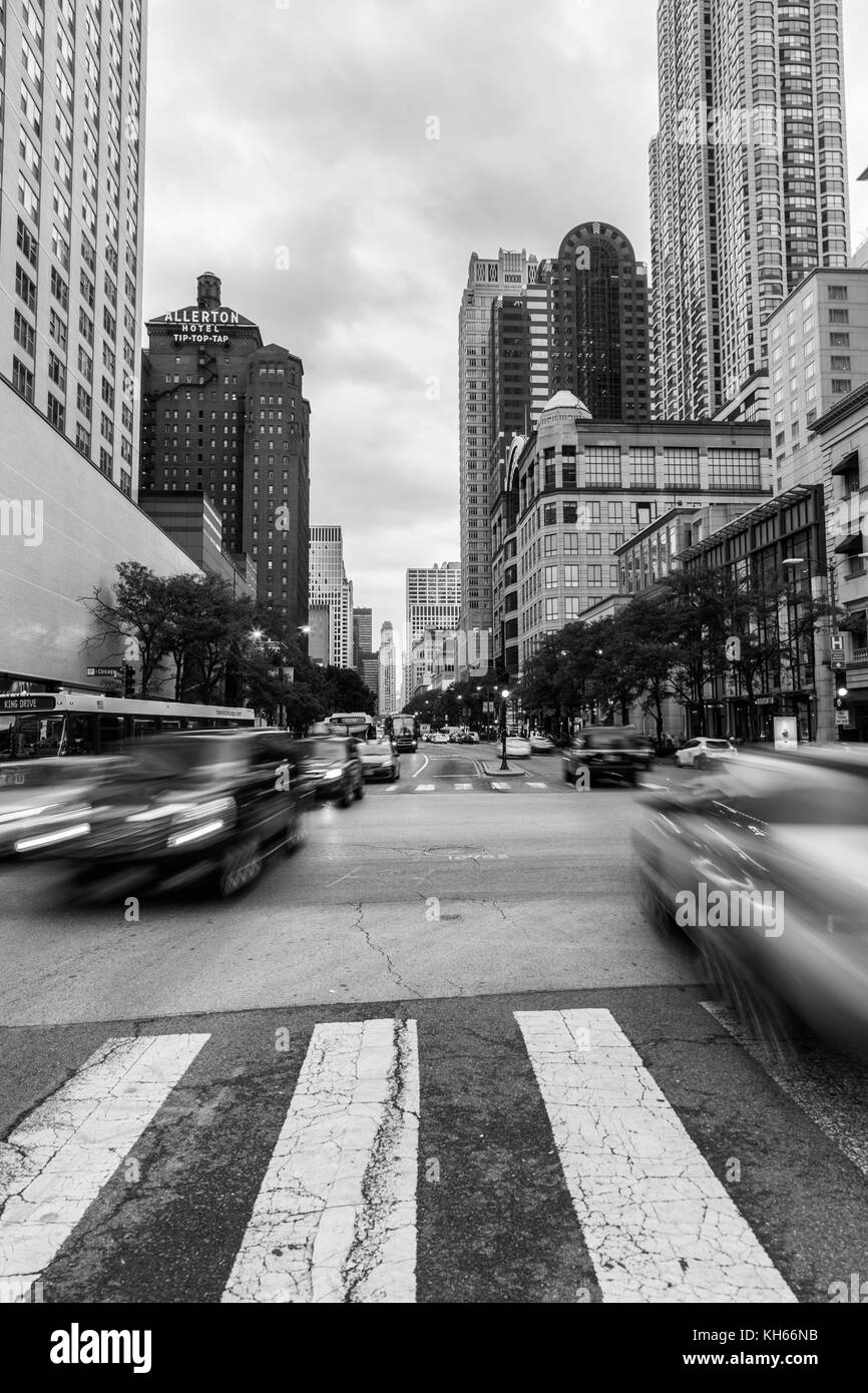 Cars in middle road Black and White Stock Photos & Images - Alamy