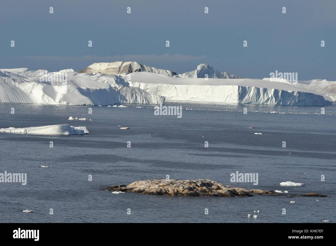 GIANT ICEBERGS OFF ILULISSAT IN DISKO BAY, GREENLAND Stock Photo - Alamy
