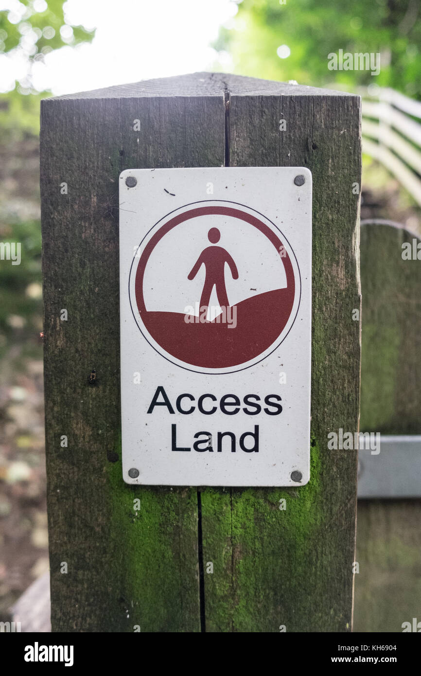 Access Land Sign in The Derbyshire Peak District, England Stock Photo ...