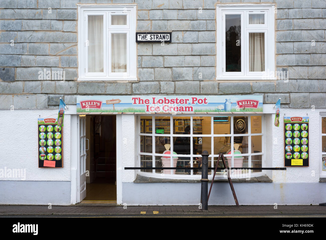 Cornwall ice cream shop hi-res stock photography and images - Alamy