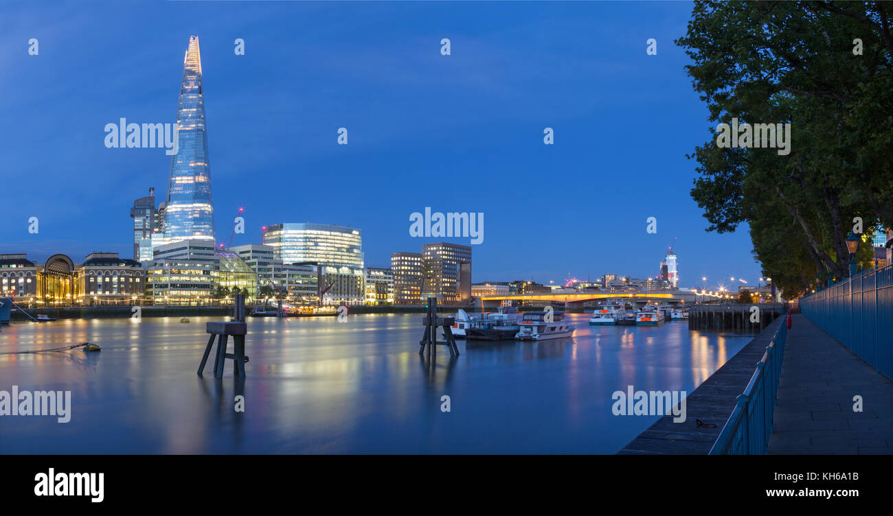 Riverside promenade thames hi-res stock photography and images - Alamy