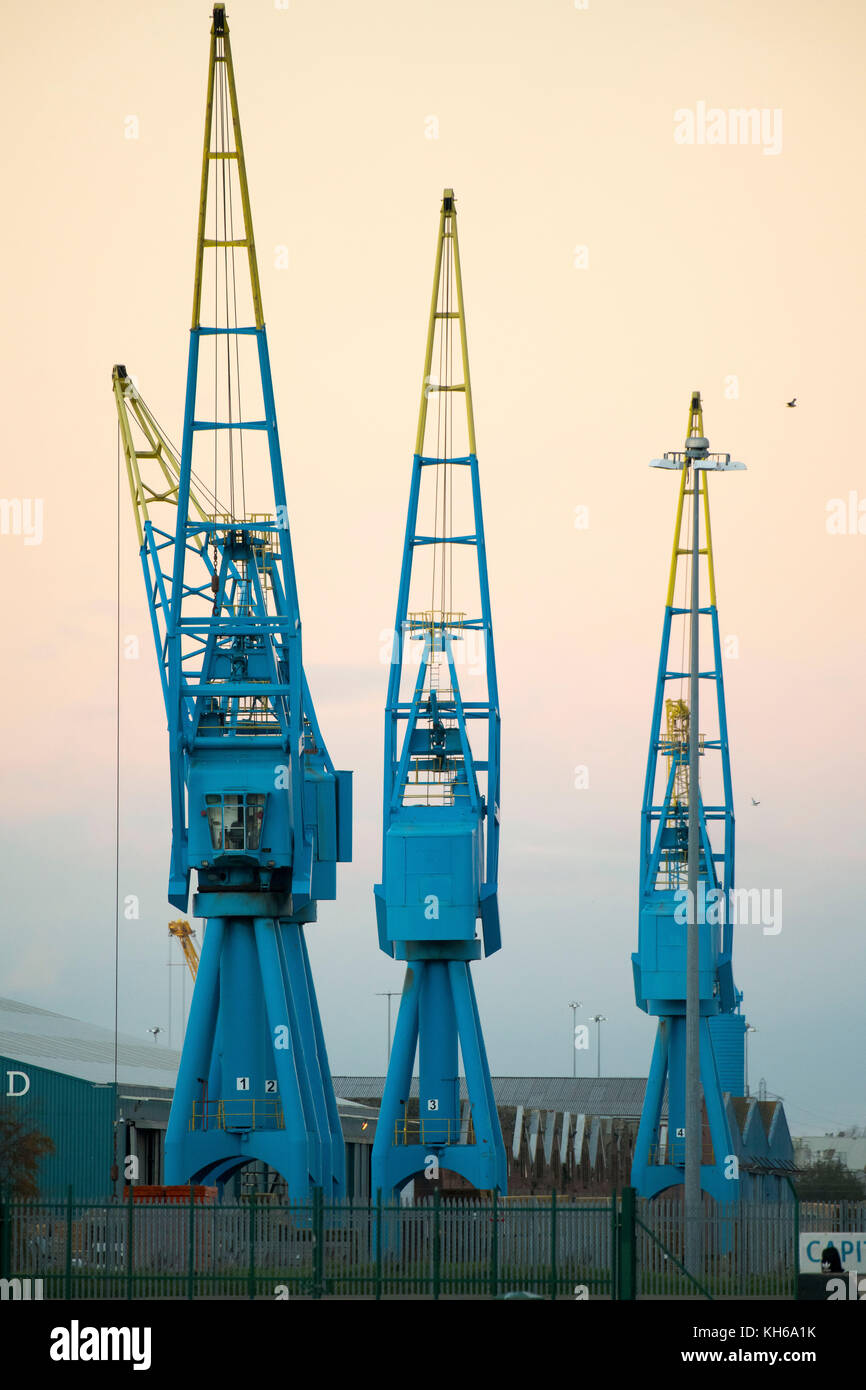 Container Moving Cranes Quality Shipping Container Moving Services In