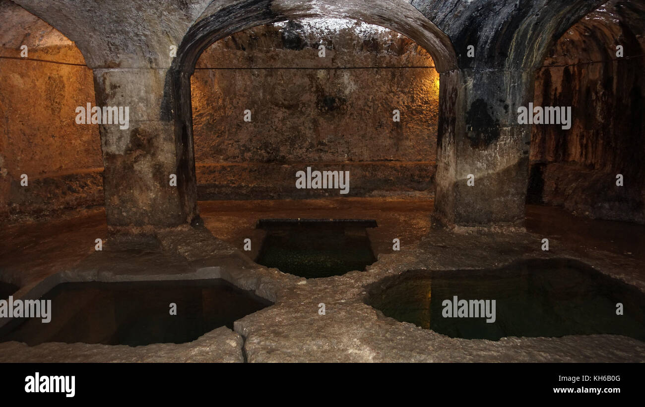 Mikveh hi-res stock photography and images - Alamy