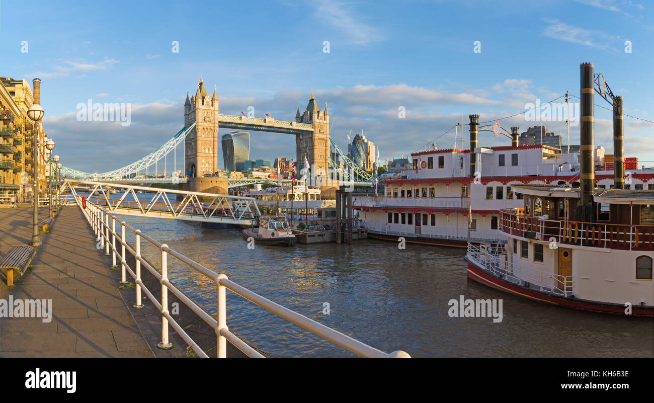 London - The Tower Bride, promenade with the ships and skyscrapers in ...