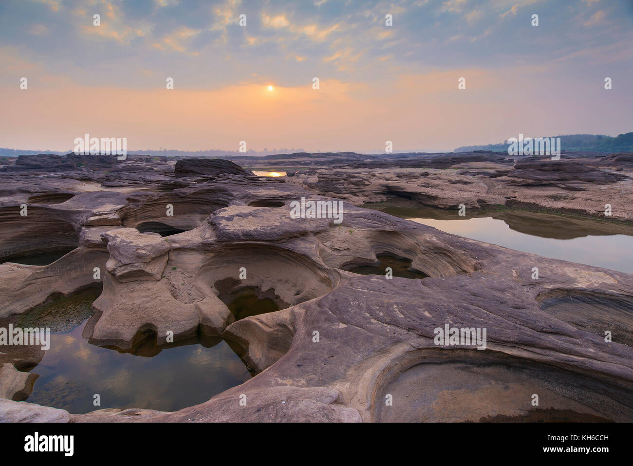 Sunset Grand Canyon Sam Pan Bok at Ubonratchathani Province Thai Stock ...