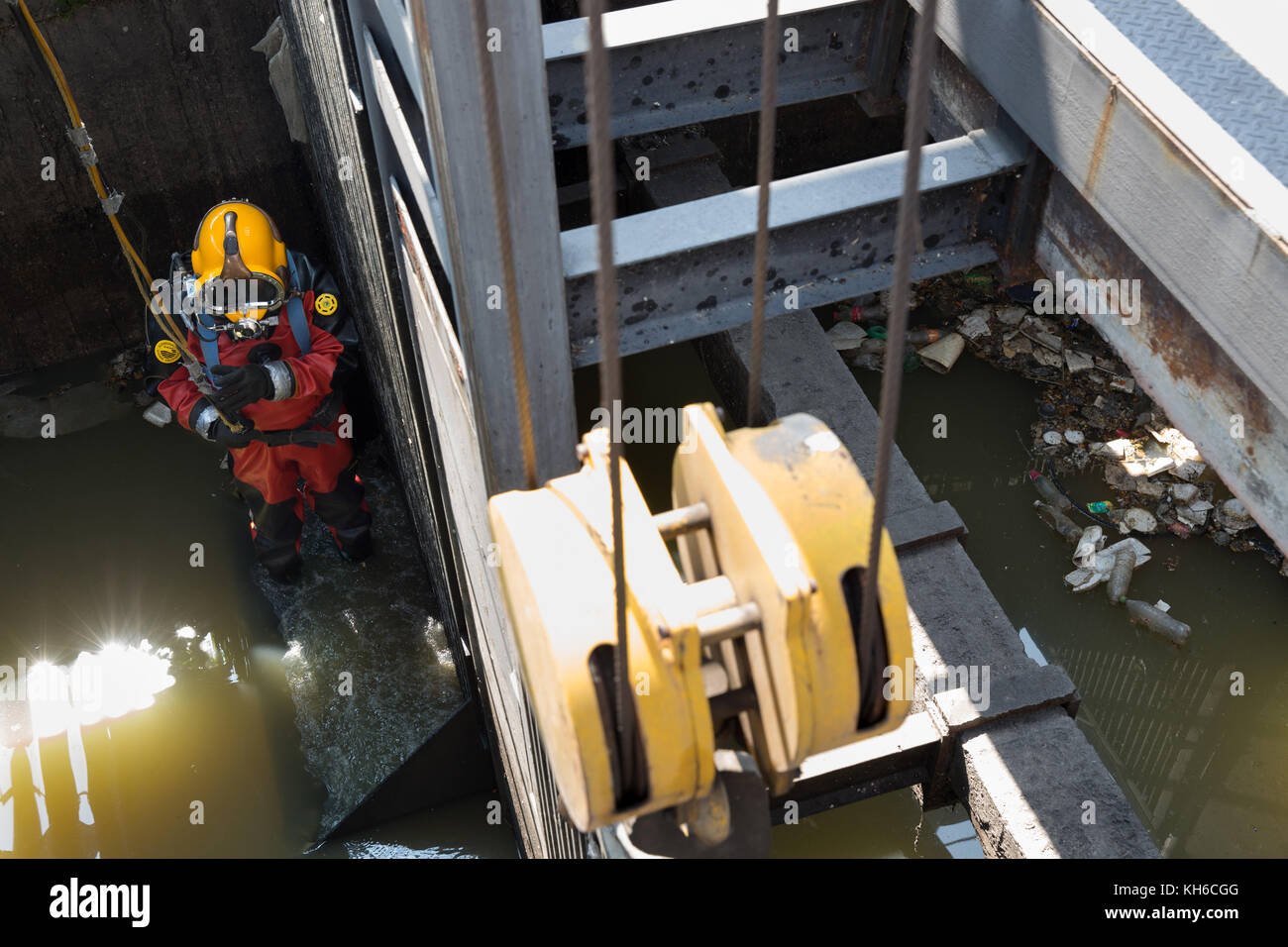 Airtight Helmet High Resolution Stock Photography and Images - Alamy
