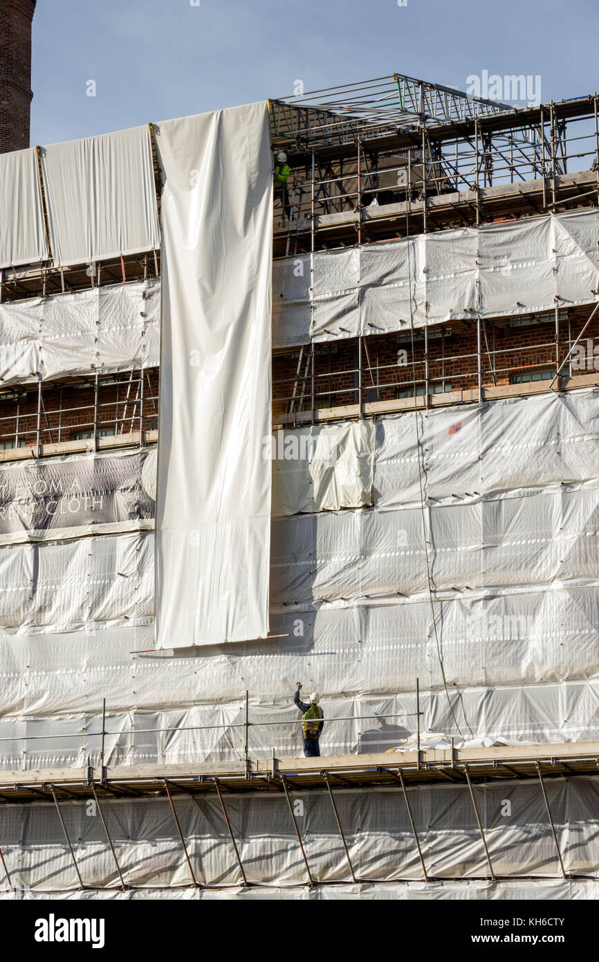 Scaffold sheeting hi-res stock photography and images - Alamy