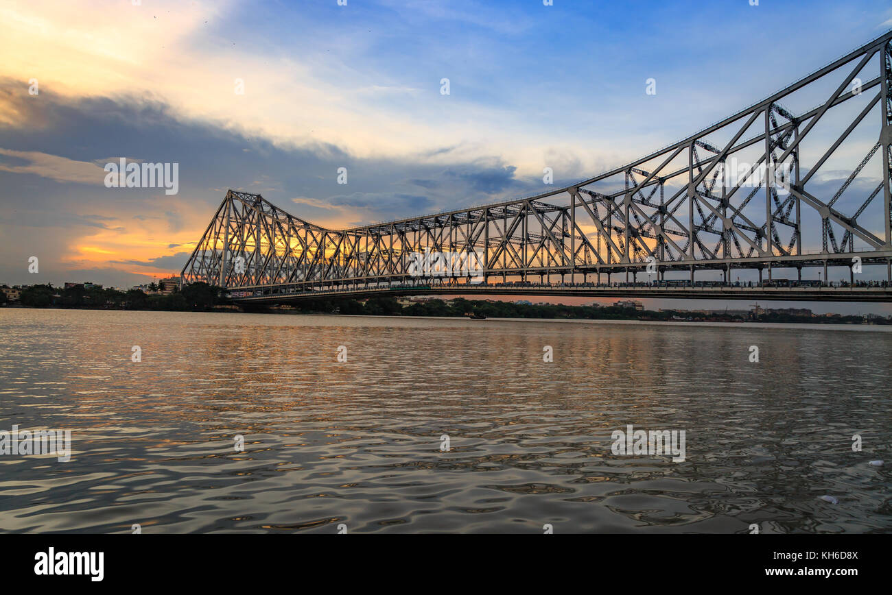 Howrah bridge Kolkata - The historic cantilever bridge on river Hooghly ...