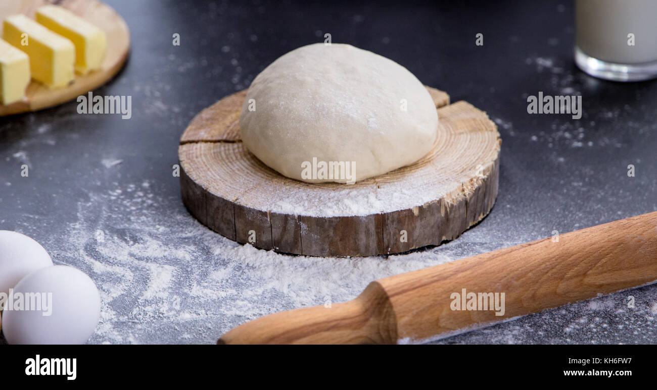 fresh dough ready for baking Stock Photo - Alamy