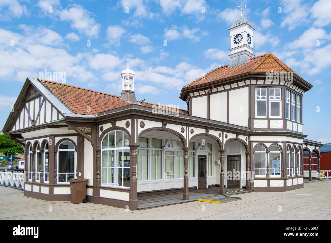 Dunoon Victorian Pier Pavilion Stock Photo - Alamy