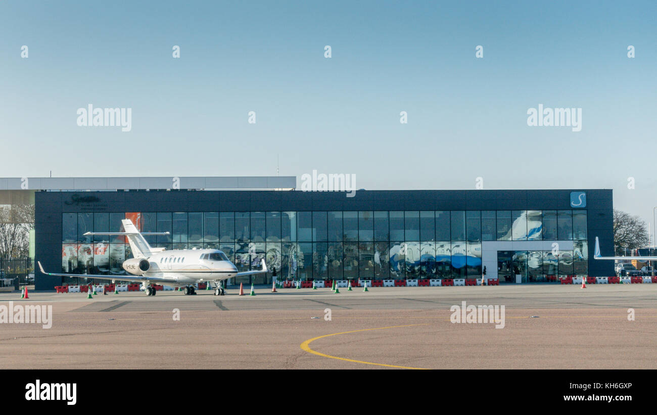 Lear jet outside workshop on the apron at London Luton Airport, Airport ...