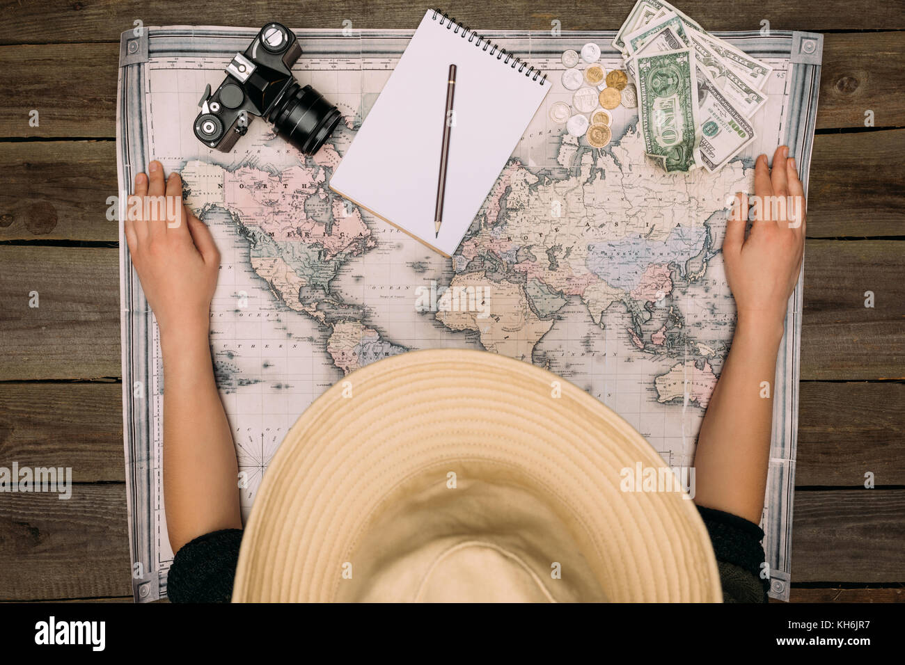woman in hat with map Stock Photo - Alamy