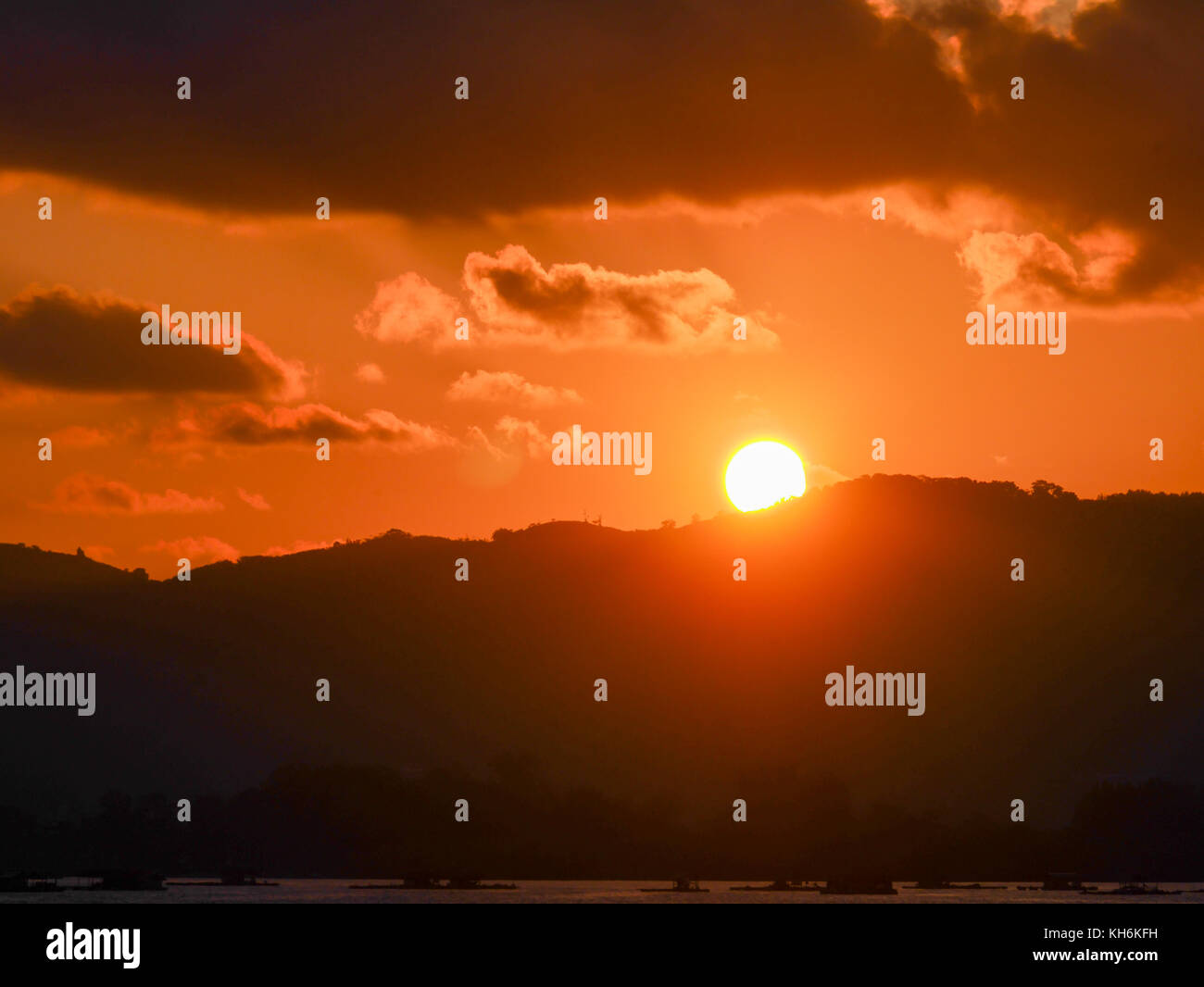 Sunset behind mountain hi-res stock photography and images - Alamy
